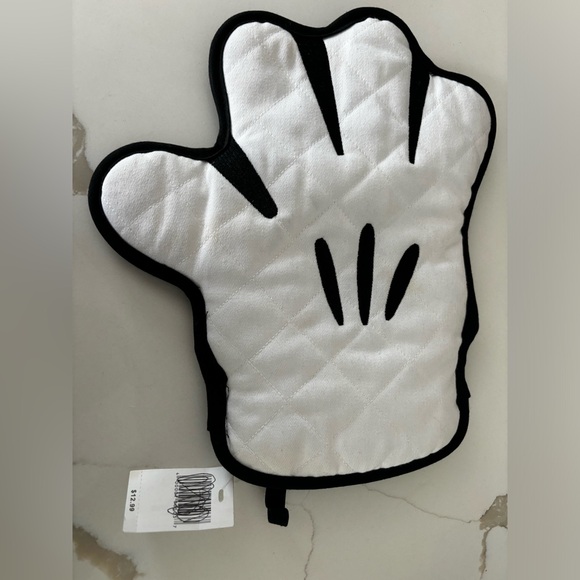 Disney | Kitchen | Disney Mickey Mouse Hand Oven Mitt New With Tags ...